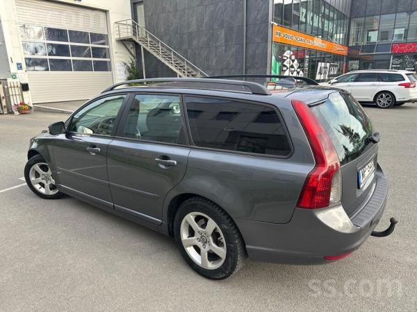 Grey Volvo V50 2008 in Riga, with an engine capacity of 2.00 L and mileage of 298 thousand km for 1990 €, photo 9 on AUTOMOTO.COM.LV