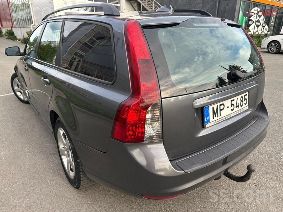 Серый Вольво В50 2008 в Рига, объемом двигателя 2.00 л и пробегом 298 тыс. км за 1990 €, фото 11 на AUTOMOTO.COM.LV