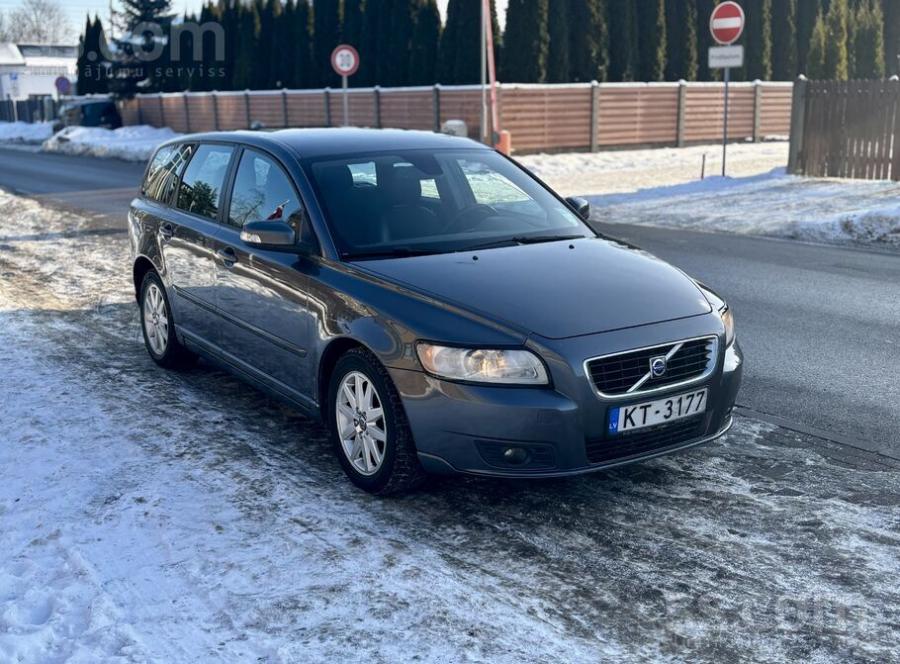 Серый Вольво В50 2008 в Тукумс, объемом двигателя 2.00 л и пробегом 295 тыс. км за 2250 €, фото 4 на AUTOMOTO.COM.LV