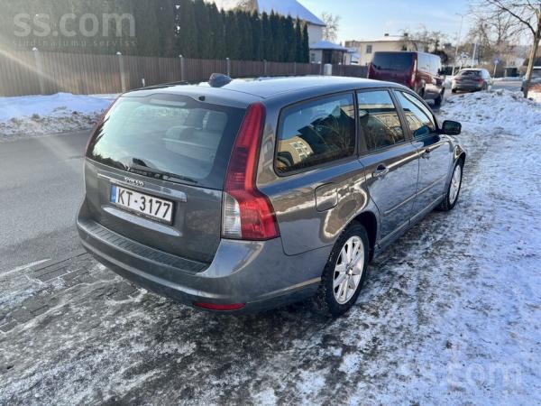 Серый Вольво В50 2008 в Тукумс, объемом двигателя 2.00 л и пробегом 295 тыс. км за 2250 €, фото 5 на AUTOMOTO.COM.LV