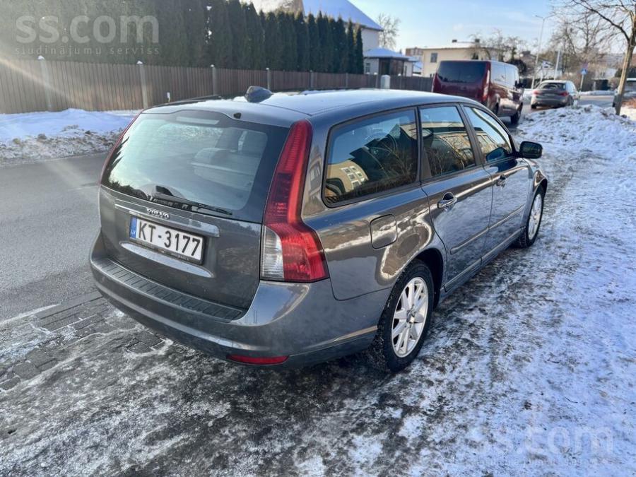 Серый Вольво В50 2008 в Тукумс, объемом двигателя 2.00 л и пробегом 295 тыс. км за 2250 €, фото 6 на AUTOMOTO.COM.LV