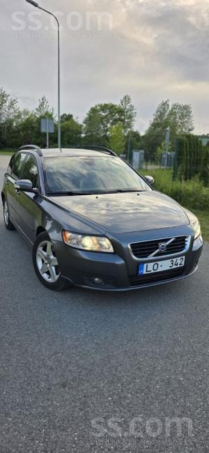 Pelēks Volvo V50 2008 Rīga, ar dzinēja tilpumu 2.40 L un nobraukumu 299 tūkst. km par 4350 €, foto 3 vietnē AUTOMOTO.COM.LV