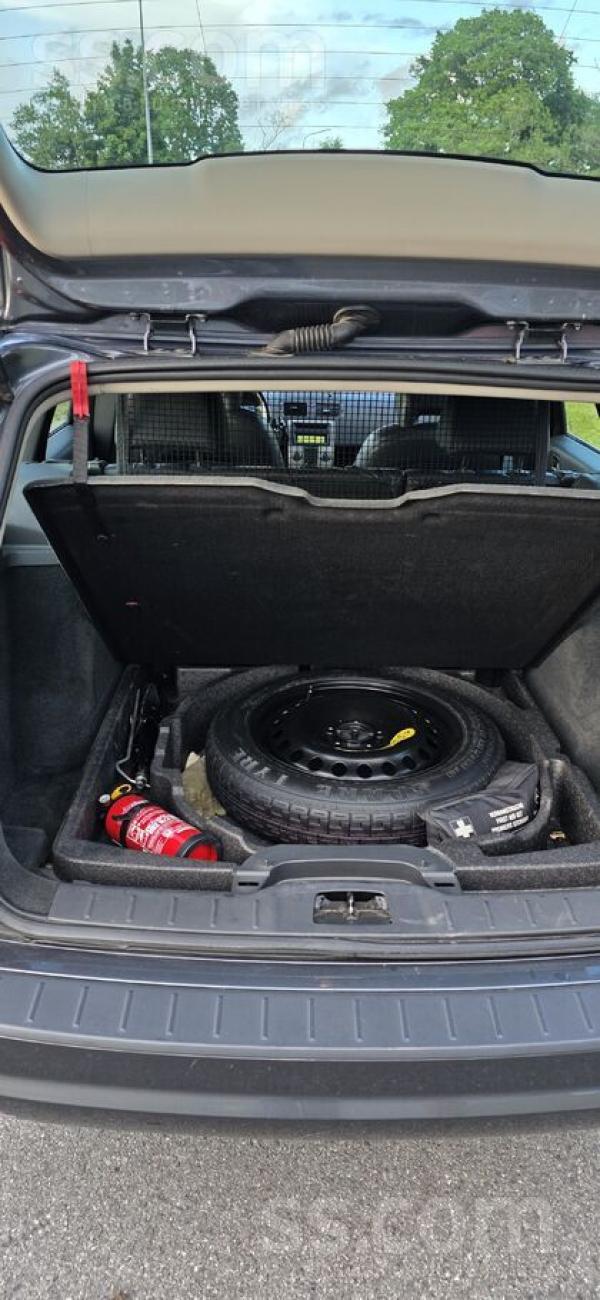 Grey Volvo V50 2008 in Riga, with an engine capacity of 2.40 L and mileage of 299 thousand km for 4350 €, photo 6 on AUTOMOTO.COM.LV