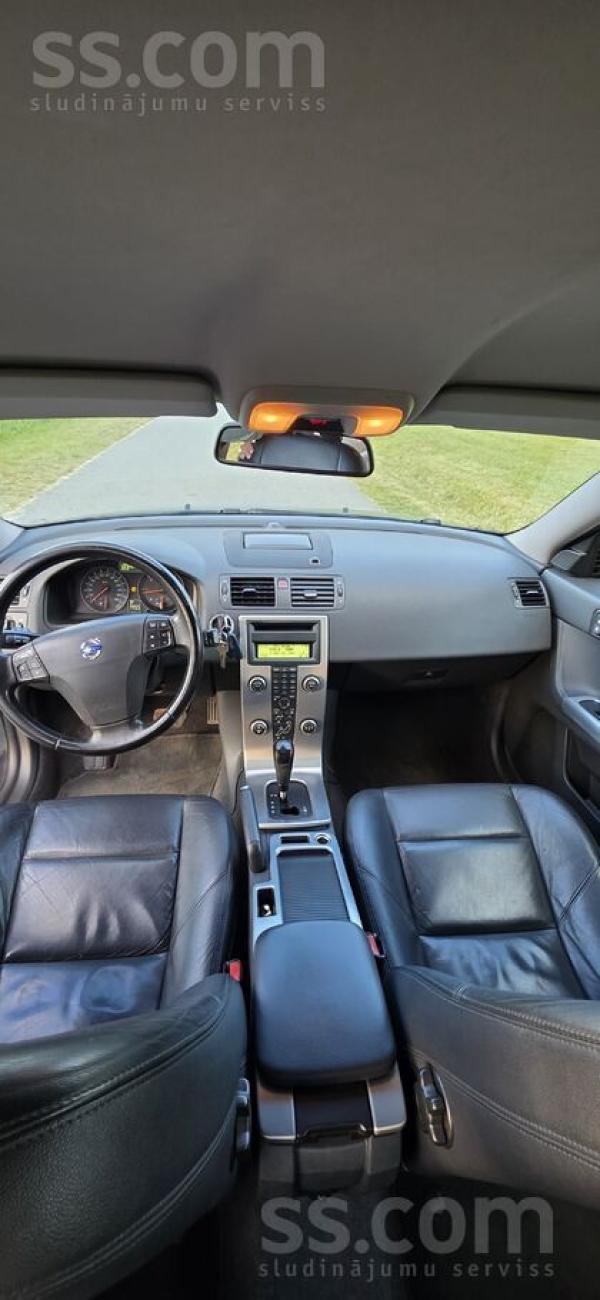 Grey Volvo V50 2008 in Riga, with an engine capacity of 2.40 L and mileage of 299 thousand km for 4350 €, photo 10 on AUTOMOTO.COM.LV