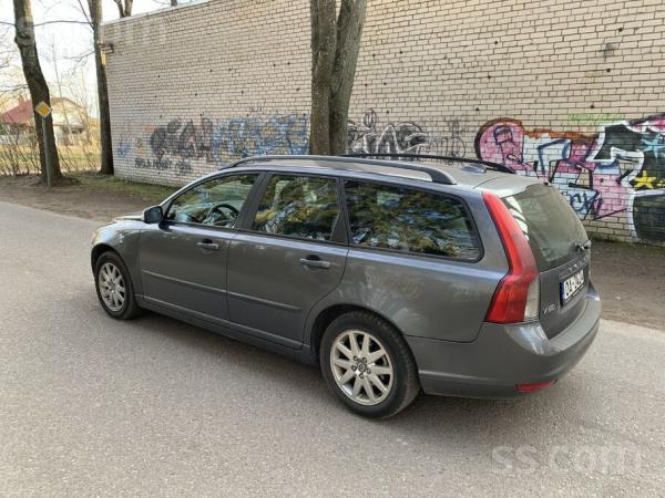 Серый Вольво В50 2008 в Юрмала, объемом двигателя 2.00 л и пробегом 304 тыс. км за 2000 €, фото 3 на AUTOMOTO.COM.LV
