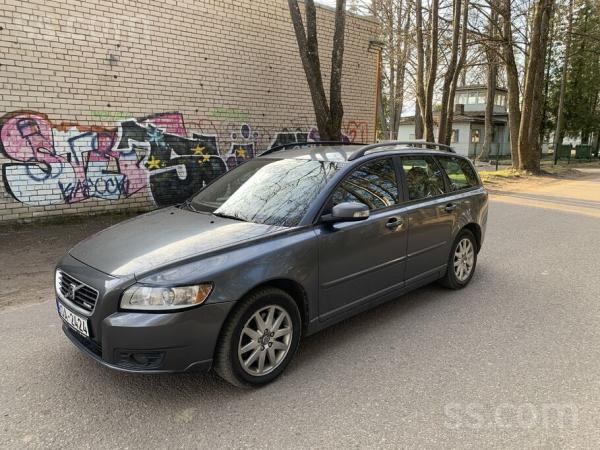 Серый Вольво В50 2008 в Юрмала, объемом двигателя 2.00 л и пробегом 304 тыс. км за 2000 €, фото 4 на AUTOMOTO.COM.LV