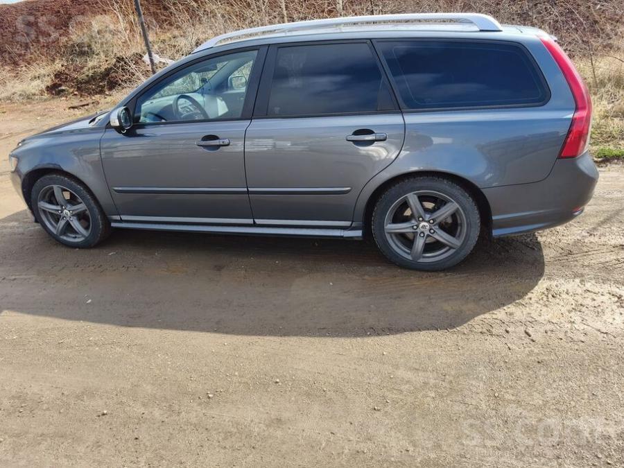 Pelēks Volvo V50 2008 Liepāja, ar dzinēja tilpumu 2.00 L un nobraukumu 308 tūkst. km par 3500 €, foto 1 vietnē AUTOMOTO.COM.LV