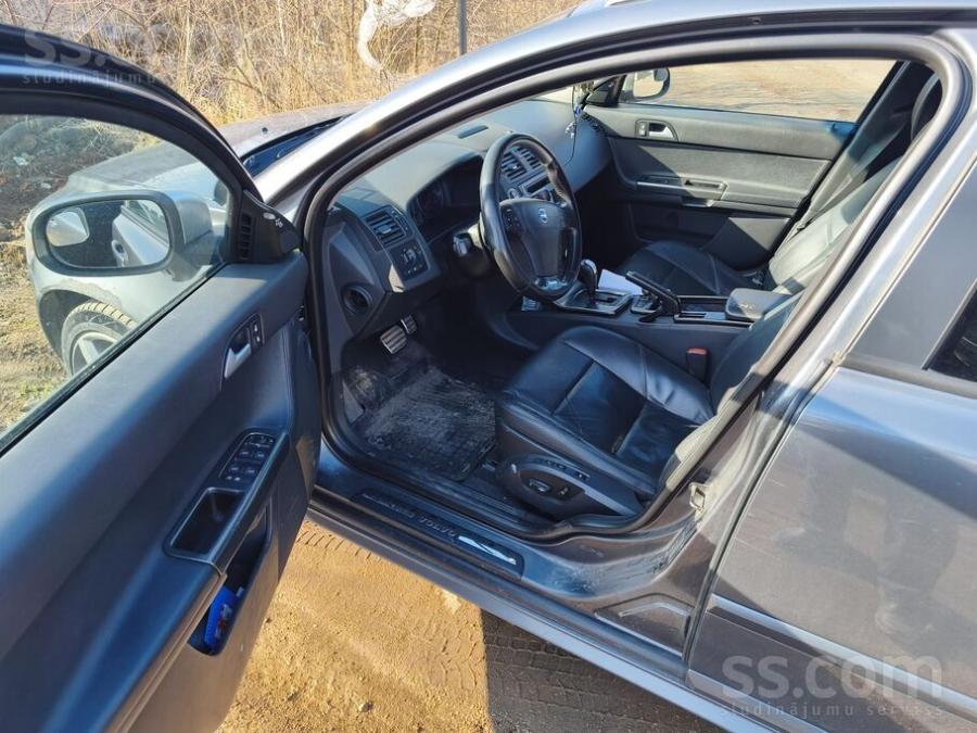 Pelēks Volvo V50 2008 Liepāja, ar dzinēja tilpumu 2.00 L un nobraukumu 308 tūkst. km par 3500 €, foto 5 vietnē AUTOMOTO.COM.LV