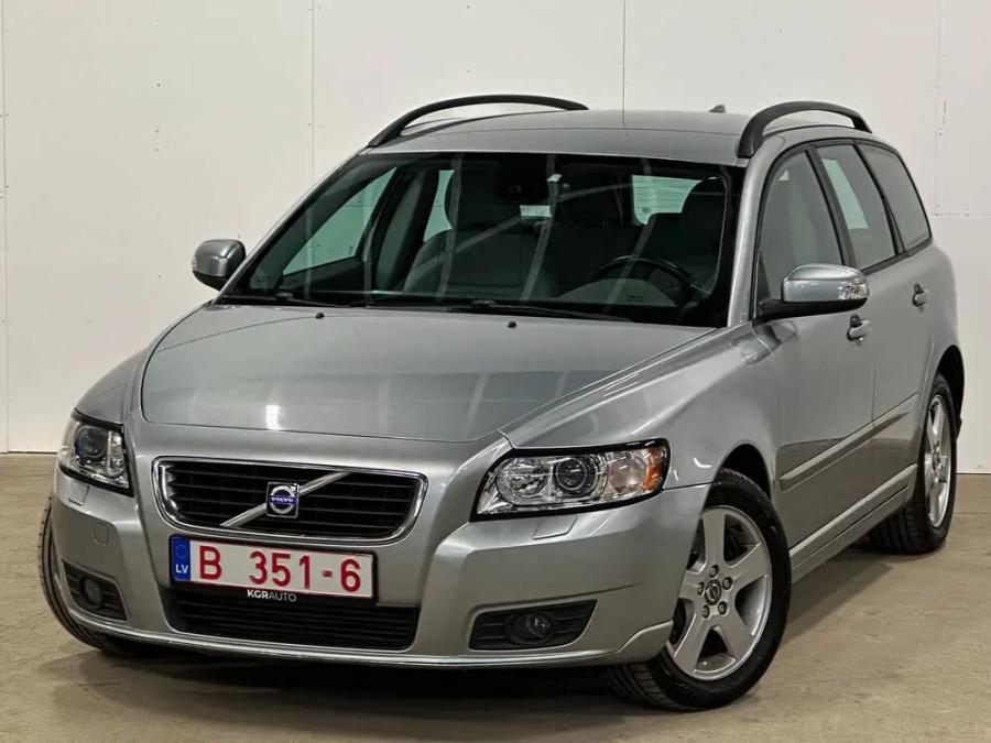 Grey Volvo V50 2008 in Jurmala, with an engine capacity of 2.00 L and mileage of 307 thousand km for 4450 €, photo 1 on AUTOMOTO.COM.LV
