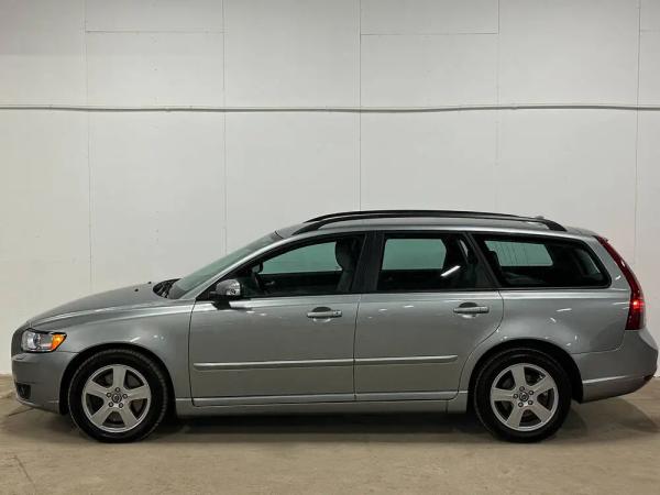 Pelēks Volvo V50 2008 Jūrmala, ar dzinēja tilpumu 2.00 L un nobraukumu 307 tūkst. km par 4450 €, foto 4 vietnē AUTOMOTO.COM.LV