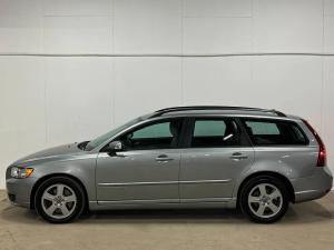 Grey Volvo V50 2008 in Jurmala, with an engine capacity of 2.00 L and mileage of 307 thousand km for 4450 €, photo 5 on AUTOMOTO.COM.LV
