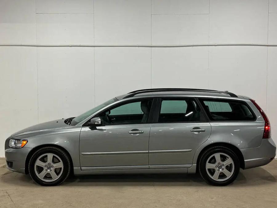 Grey Volvo V50 2008 in Jurmala, with an engine capacity of 2.00 L and mileage of 307 thousand km for 4450 €, photo 5 on AUTOMOTO.COM.LV