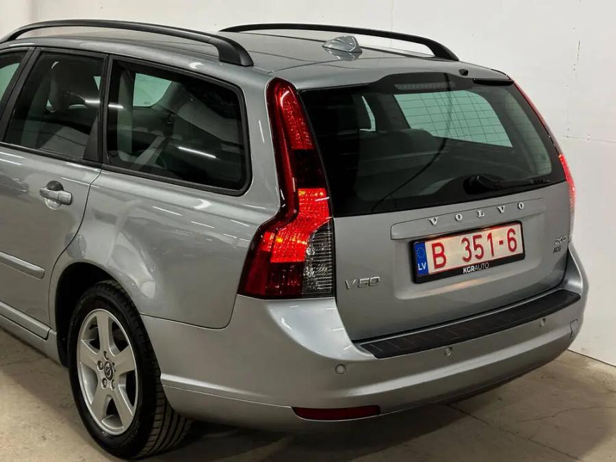 Grey Volvo V50 2008 in Jurmala, with an engine capacity of 2.00 L and mileage of 307 thousand km for 4450 €, photo 7 on AUTOMOTO.COM.LV