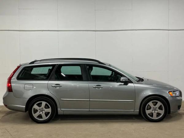 Pelēks Volvo V50 2008 Jūrmala, ar dzinēja tilpumu 2.00 L un nobraukumu 307 tūkst. km par 4450 €, foto 7 vietnē AUTOMOTO.COM.LV