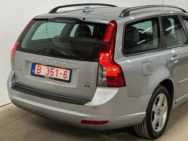 Pelēks Volvo V50 2008 Jūrmala, ar dzinēja tilpumu 2.00 L un nobraukumu 307 tūkst. km par 4450 €, foto 9 vietnē AUTOMOTO.COM.LV