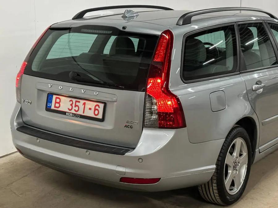 Grey Volvo V50 2008 in Jurmala, with an engine capacity of 2.00 L and mileage of 307 thousand km for 4450 €, photo 10 on AUTOMOTO.COM.LV
