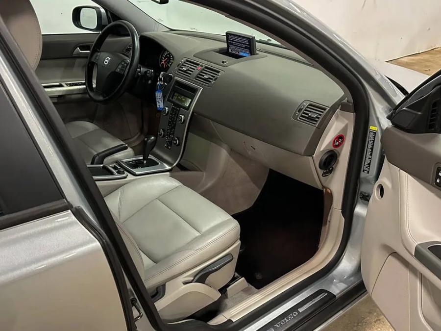Grey Volvo V50 2008 in Jurmala, with an engine capacity of 2.00 L and mileage of 307 thousand km for 4450 €, photo 18 on AUTOMOTO.COM.LV
