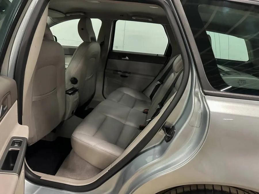 Grey Volvo V50 2008 in Jurmala, with an engine capacity of 2.00 L and mileage of 307 thousand km for 4450 €, photo 21 on AUTOMOTO.COM.LV