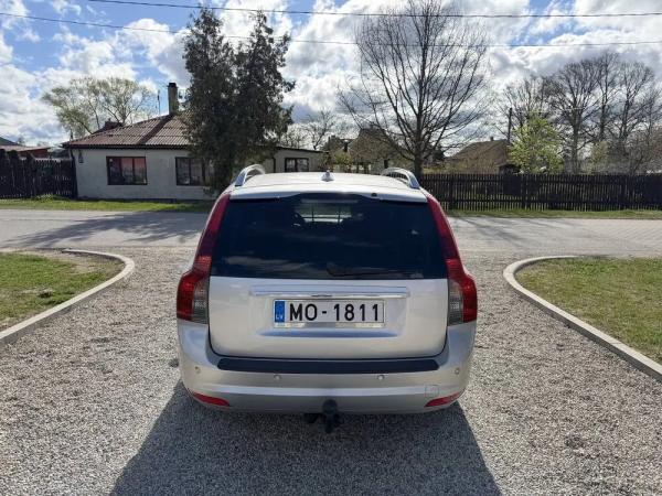 Серый Вольво В50 2008 в Вентспилс, объемом двигателя 2.00 л и пробегом 257 тыс. км за 1990 €, фото 5 на AUTOMOTO.COM.LV