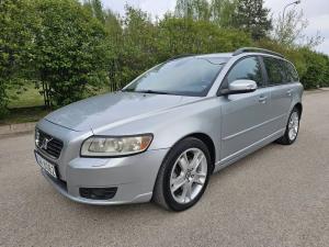 Pelēks Volvo V50 2008 Rīga, ar dzinēja tilpumu 2.00 L un nobraukumu 261 tūkst. km par 3990 €, foto  vietnē AUTOMOTO.COM.LV