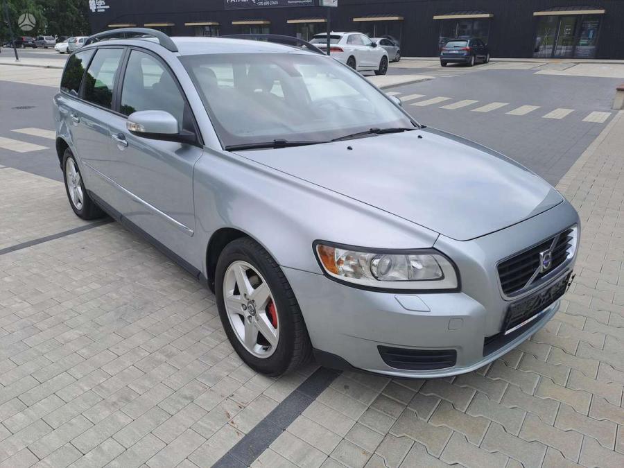 Grey Volvo V50 2008 in Siauliai, with an engine capacity of 1.56 L and mileage of 243 thousand km for 2950 €, photo 4 on AUTOMOTO.COM.LV