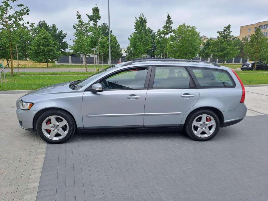 Grey Volvo V50 2008 in Siauliai, with an engine capacity of 1.56 L and mileage of 243 thousand km for 2950 €, photo 5 on AUTOMOTO.COM.LV
