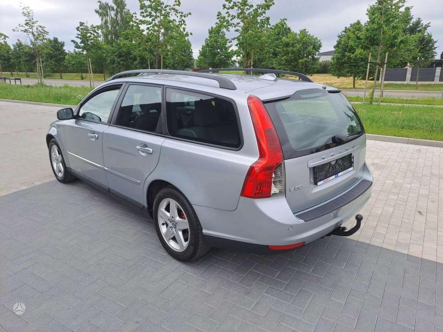 Grey Volvo V50 2008 in Siauliai, with an engine capacity of 1.56 L and mileage of 243 thousand km for 2950 €, photo 7 on AUTOMOTO.COM.LV