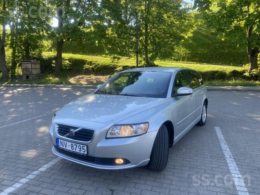 Серый Вольво В50 2008 в Резекне, объемом двигателя 2.00 л и пробегом 0 тыс. км за 3350 €, фото 3 на AUTOMOTO.COM.LV
