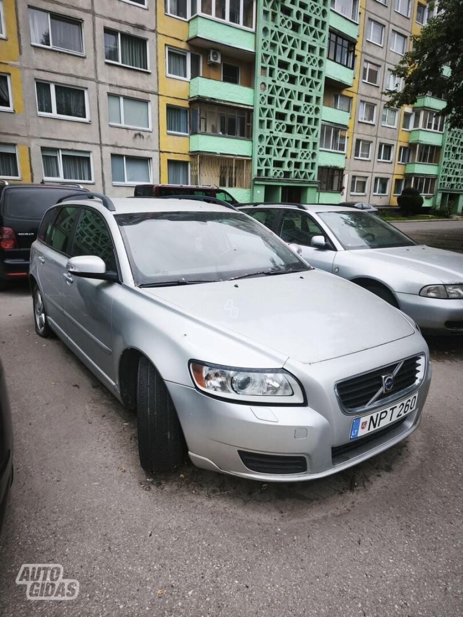 Pelēks Volvo V50 2008 Kauņa, ar dzinēja tilpumu 2.40 L un nobraukumu 310 tūkst. km par 750 €, foto 4 vietnē AUTOMOTO.COM.LV