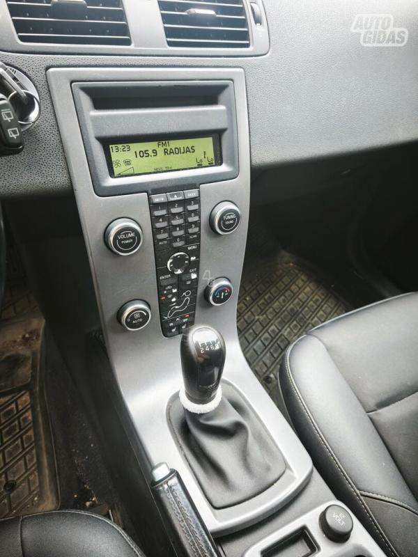 Grey Volvo V50 2008 in Kaunas, with an engine capacity of 2.40 L and mileage of 310 thousand km for 750 €, photo 9 on AUTOMOTO.COM.LV