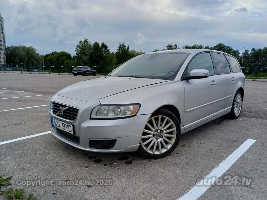 Pelēks Volvo V50 2008 Tallina, ar dzinēja tilpumu 2.00 L un nobraukumu 264 tūkst. km par 2999 €, foto 1 vietnē AUTOMOTO.COM.LV
