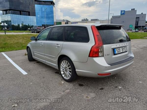 Grey Volvo V50 2008 in Tallinn, with an engine capacity of 2.00 L and mileage of 264 thousand km for 2999 €, photo 2 on AUTOMOTO.COM.LV