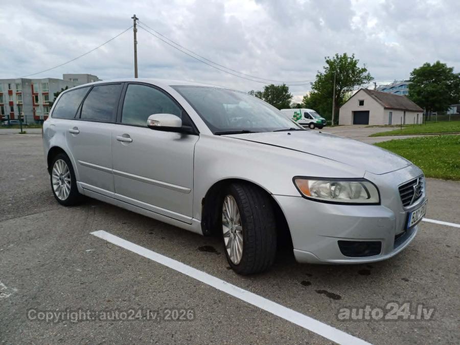 Pelēks Volvo V50 2008 Tallina, ar dzinēja tilpumu 2.00 L un nobraukumu 264 tūkst. km par 2999 €, foto 5 vietnē AUTOMOTO.COM.LV