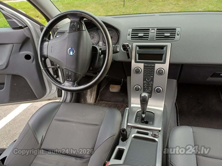 Pelēks Volvo V50 2008 Tallina, ar dzinēja tilpumu 2.00 L un nobraukumu 264 tūkst. km par 2999 €, foto 9 vietnē AUTOMOTO.COM.LV