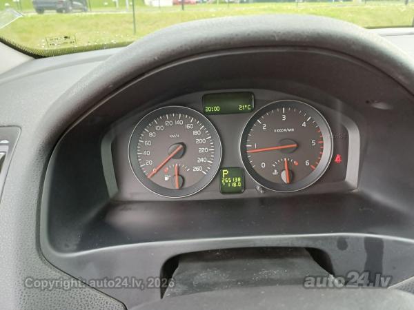Grey Volvo V50 2008 in Tallinn, with an engine capacity of 2.00 L and mileage of 264 thousand km for 2999 €, photo 10 on AUTOMOTO.COM.LV