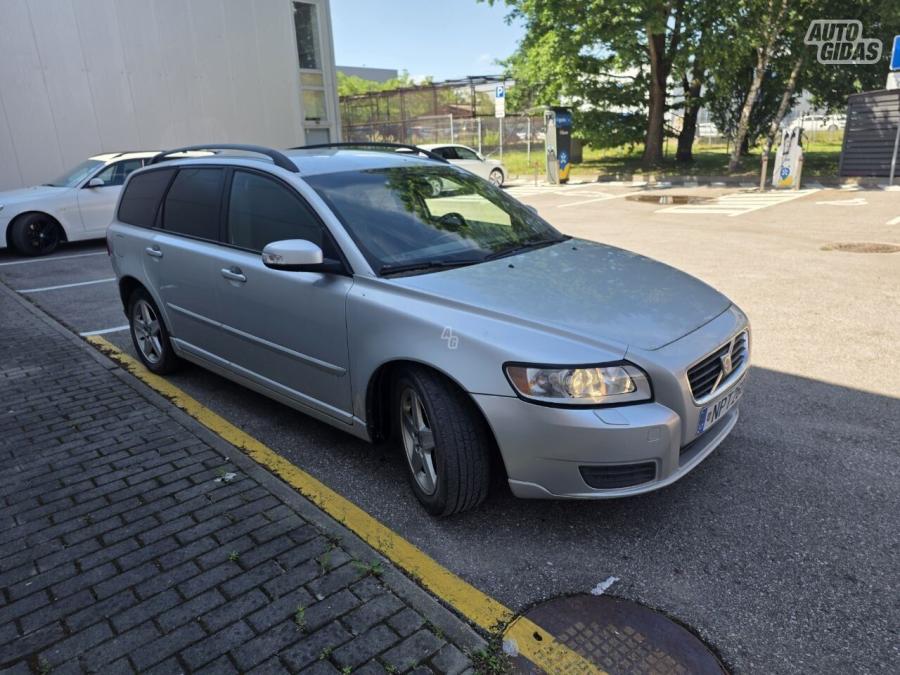 Pelēks Volvo V50 2008 Kauņa, ar dzinēja tilpumu 2.40 L un nobraukumu 310 tūkst. km par 750 €, foto 3 vietnē AUTOMOTO.COM.LV