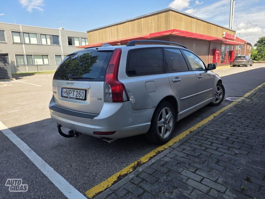 Pelēks Volvo V50 2008 Kauņa, ar dzinēja tilpumu 2.40 L un nobraukumu 310 tūkst. km par 750 €, foto 4 vietnē AUTOMOTO.COM.LV
