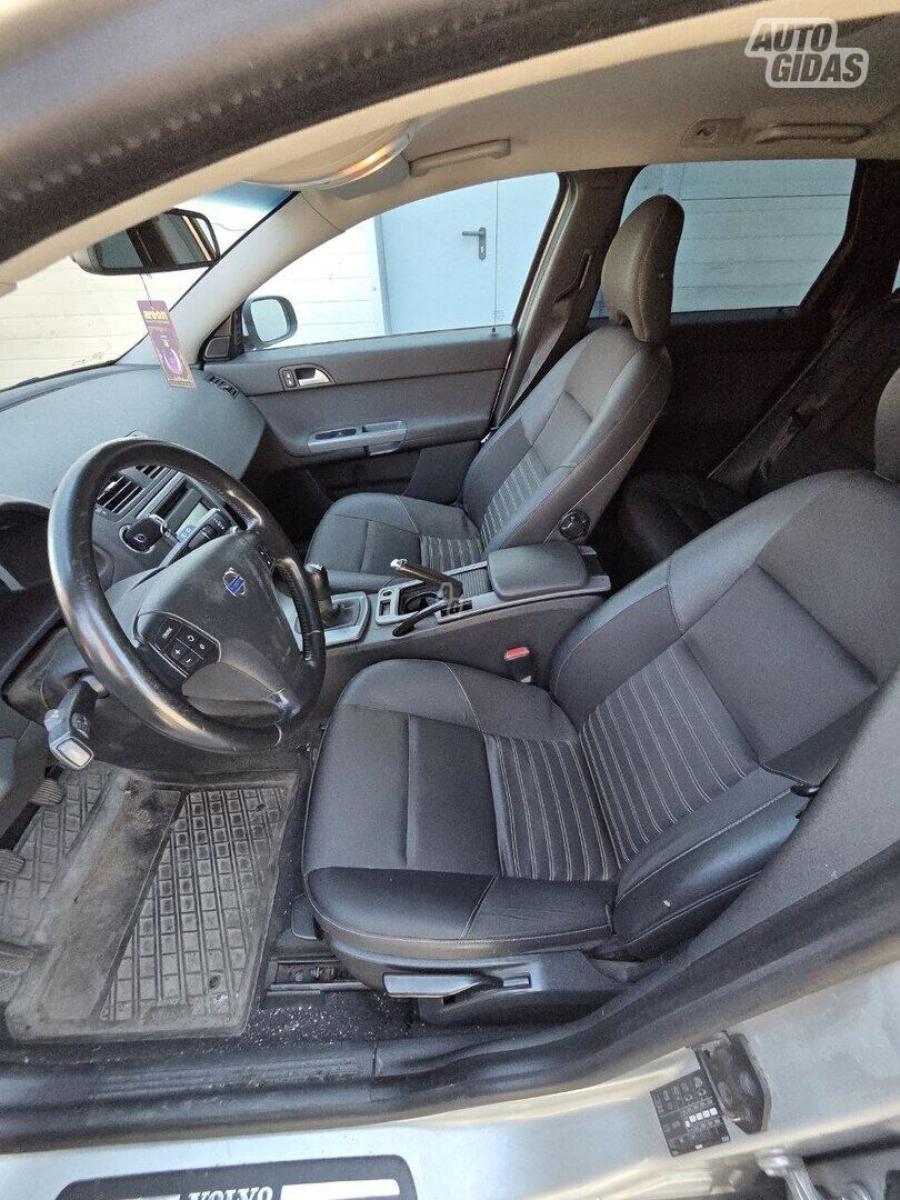 Pelēks Volvo V50 2008 Kauņa, ar dzinēja tilpumu 2.40 L un nobraukumu 310 tūkst. km par 750 €, foto 8 vietnē AUTOMOTO.COM.LV