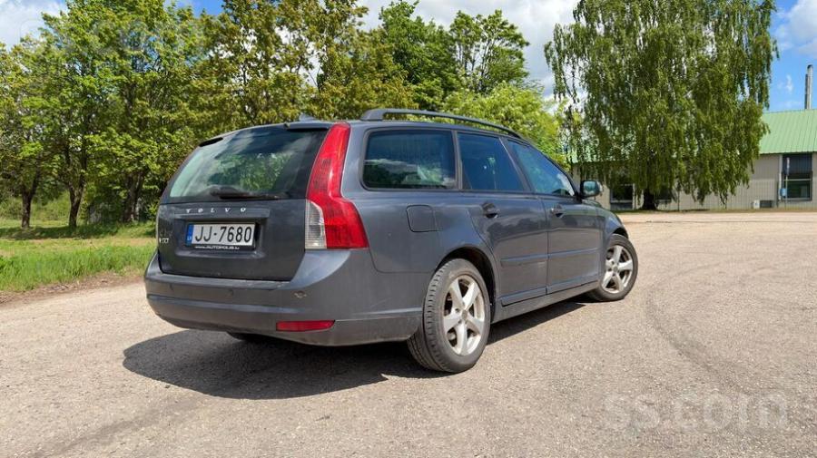 Pelēks Volvo V50 2008 Rīga, ar dzinēja tilpumu 2.00 L un nobraukumu 280 tūkst. km par 1700 €, foto 1 vietnē AUTOMOTO.COM.LV