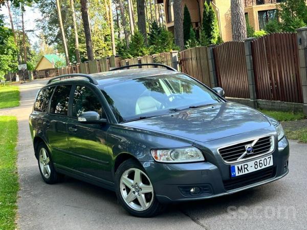 Grey Volvo V50 2008 in Riga, with an engine capacity of 1.60 L and mileage of 266 thousand km for 2800 €, photo 1 on AUTOMOTO.COM.LV