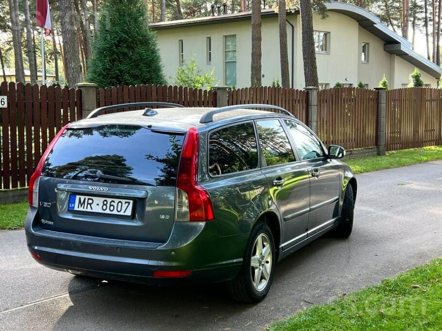 Pelēks Volvo V50 2008 Rīga, ar dzinēja tilpumu 1.60 L un nobraukumu 266 tūkst. km par 2800 €, foto 3 vietnē AUTOMOTO.COM.LV
