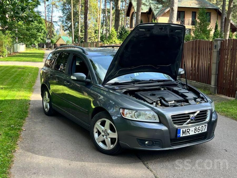 Pelēks Volvo V50 2008 Rīga, ar dzinēja tilpumu 1.60 L un nobraukumu 266 tūkst. km par 2800 €, foto 4 vietnē AUTOMOTO.COM.LV