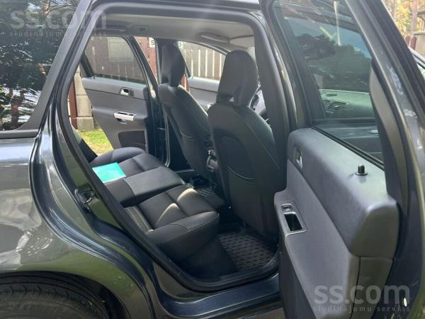 Grey Volvo V50 2008 in Riga, with an engine capacity of 1.60 L and mileage of 266 thousand km for 2800 €, photo 8 on AUTOMOTO.COM.LV