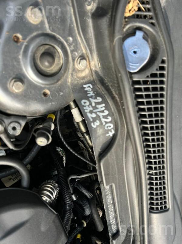 Grey Volvo V50 2008 in Riga, with an engine capacity of 1.60 L and mileage of 266 thousand km for 2800 €, photo 10 on AUTOMOTO.COM.LV