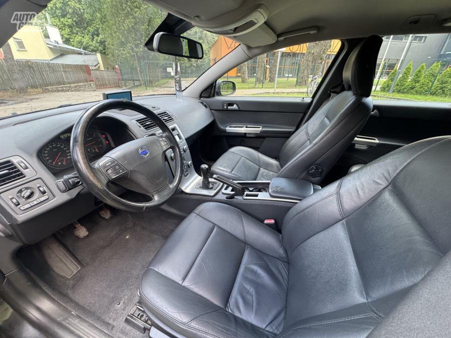 Grey Volvo V50 2008 in Kaunas, with an engine capacity of 1.60 L and mileage of 192 thousand km for 2850 €, photo 6 on AUTOMOTO.COM.LV