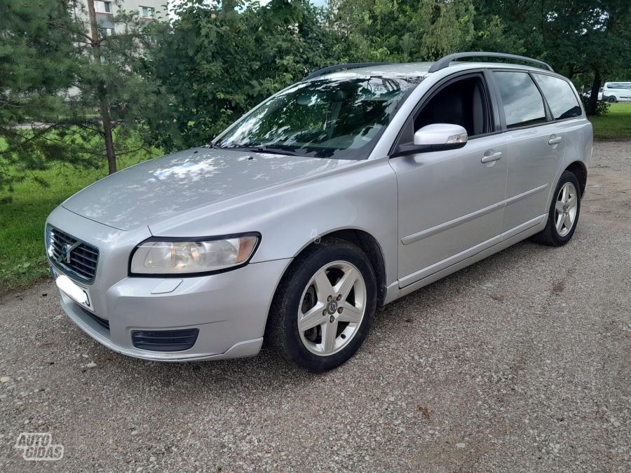 Grey Volvo V50 2008 in Marijampole, with an engine capacity of 2.40 L and mileage of 298 thousand km for 1750 €, photo 1 on AUTOMOTO.COM.LV