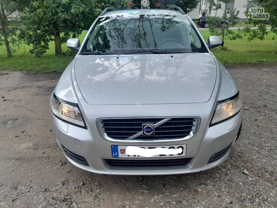 Grey Volvo V50 2008 in Marijampole, with an engine capacity of 2.40 L and mileage of 298 thousand km for 1750 €, photo 3 on AUTOMOTO.COM.LV