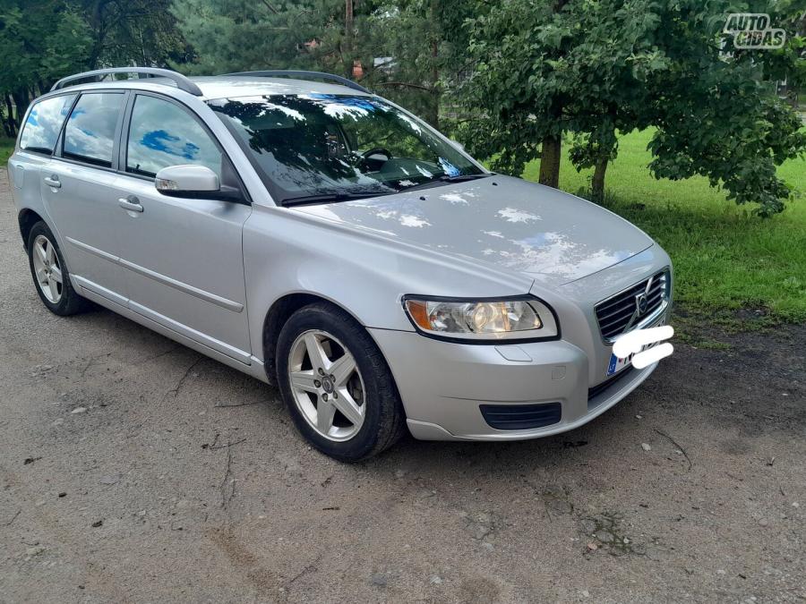 Grey Volvo V50 2008 in Marijampole, with an engine capacity of 2.40 L and mileage of 298 thousand km for 1750 €, photo 4 on AUTOMOTO.COM.LV