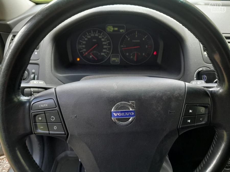 Grey Volvo V50 2008 in Marijampole, with an engine capacity of 2.40 L and mileage of 298 thousand km for 1750 €, photo 12 on AUTOMOTO.COM.LV