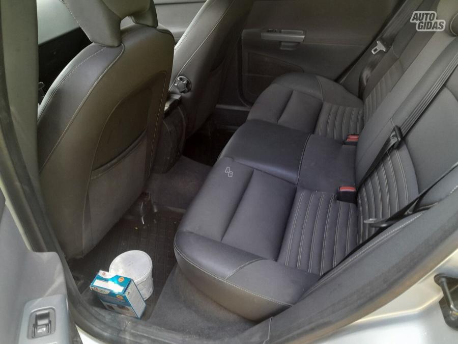Grey Volvo V50 2008 in Marijampole, with an engine capacity of 2.40 L and mileage of 298 thousand km for 1750 €, photo 18 on AUTOMOTO.COM.LV